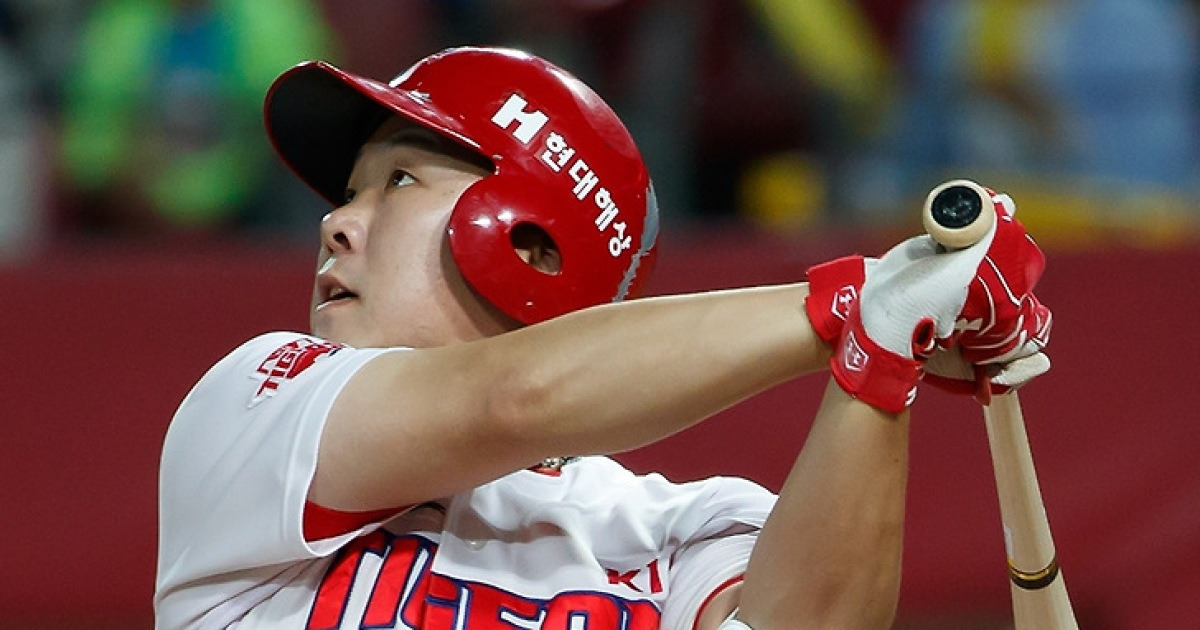 '안치홍 홈런' KIA, 21G 연속 홈런 행진..KBO 최다 타이
