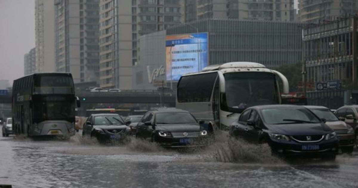 CHINA BEIJING WEATHER RAIN