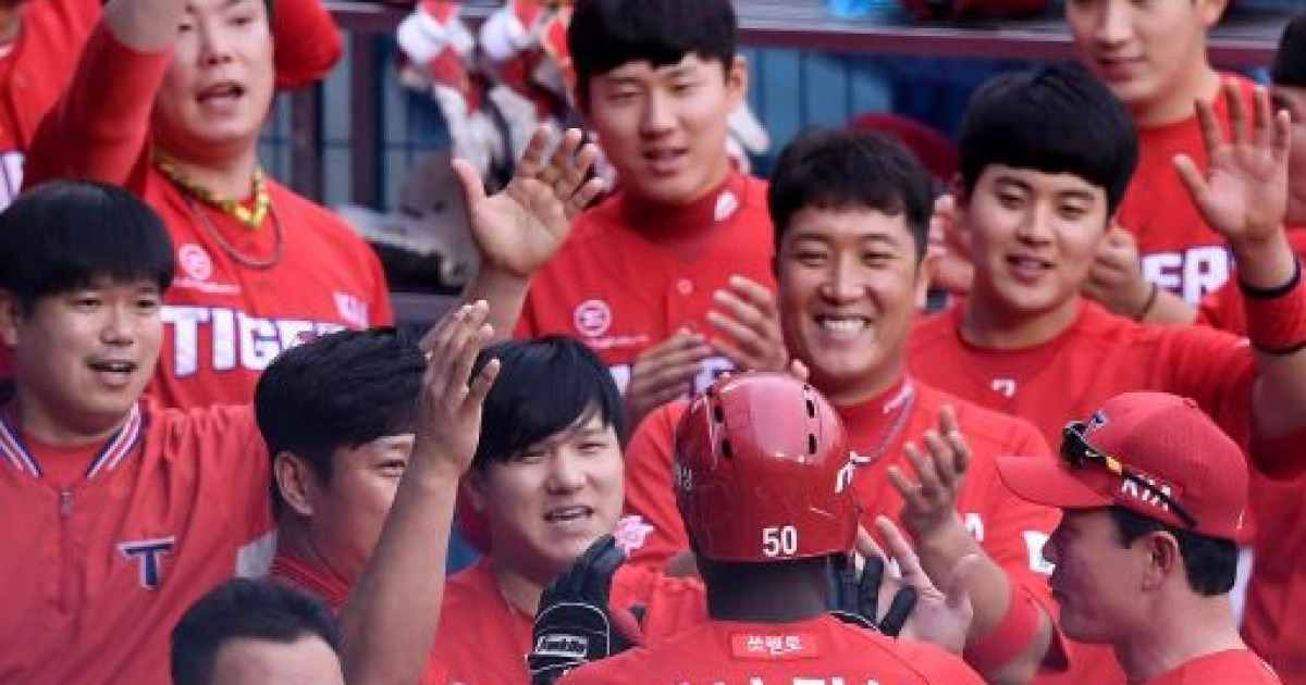 KIA, KBO리그 첫 5연속 두 자릿수 득점..5연승·50승 선착