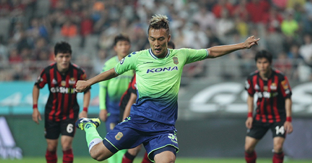 [B11포토] 김신욱, 'VAR로 얻은 PK'