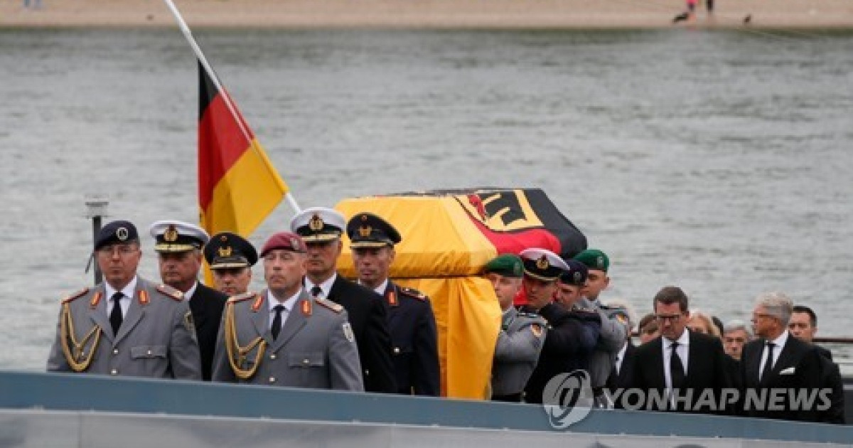 epaselect GERMANY PEOPLE HELMUT KOHL FUNERAL