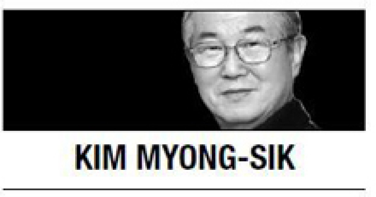 [Kim Myong-sik] Moon's populist approach to nuclear decisions