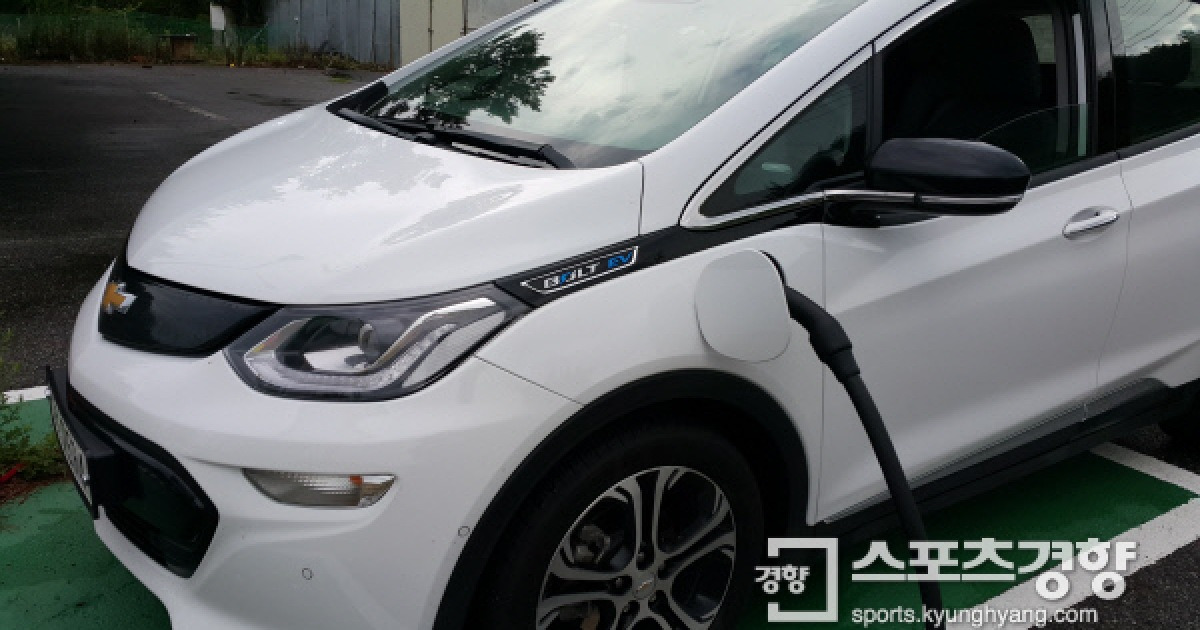 [손재철의 이 車를 말한다]고속 전기차 '볼트EV', 시장 선봉 올라..완충하면 383km 달려