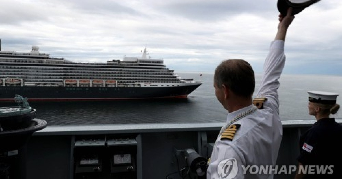 AT SEA HMS QUEEN ELIZABETH II AND MV QUEEN ELIZABETH II