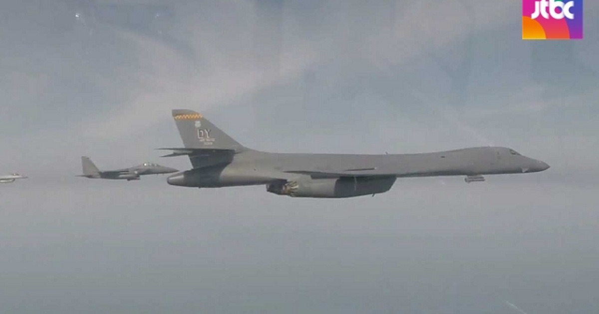 북한, 미 폭격기 'B-1B' 출동 강력 비난.."군사적 도발"