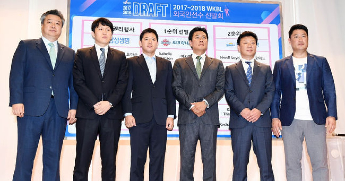 [사진]'2017-18 외국인선수 드래프트 마친 WKBL 감독들'