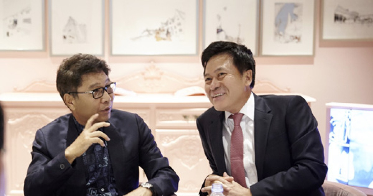 SM, SK텔레콤과 전략적 제휴..이수만 "글로벌 시장 본격 진출"