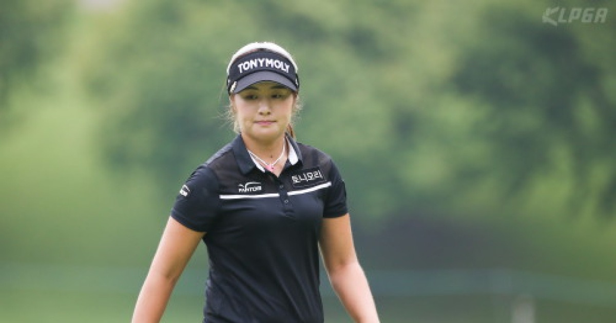 [KLPGA]'단독 선두' 이정은 "개인 기록 경신 실패는 아쉬워"