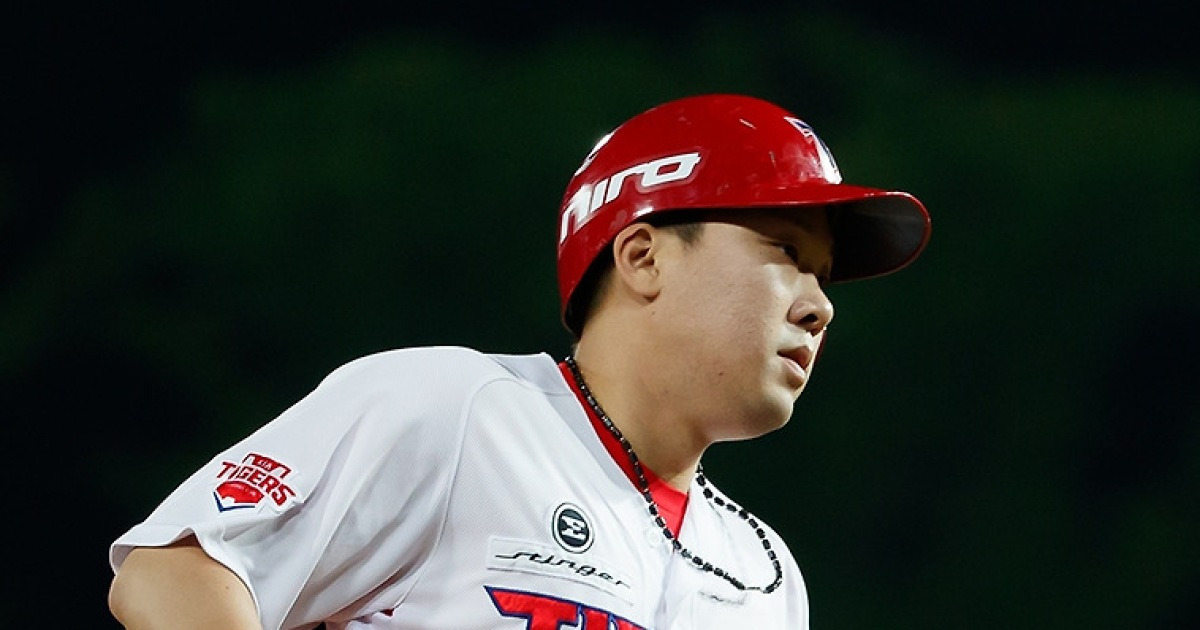 '안치홍 끝내기' KIA, SK 누르고 위닝 시리즈 확보