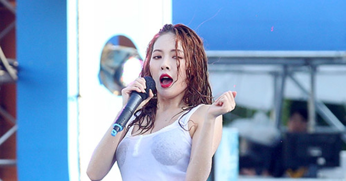 [bnt포토] 현아 '맨발로 선보이는 치명적인 무대'