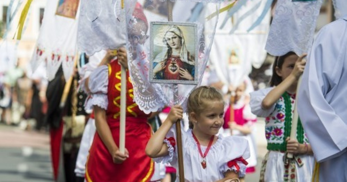 HUNGARY TRADITIONS