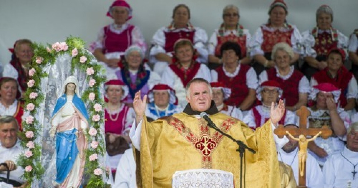 HUNGARY TRADITIONS