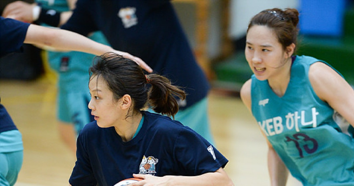 [JB포토] 돌파하는 KEB하나 신지현