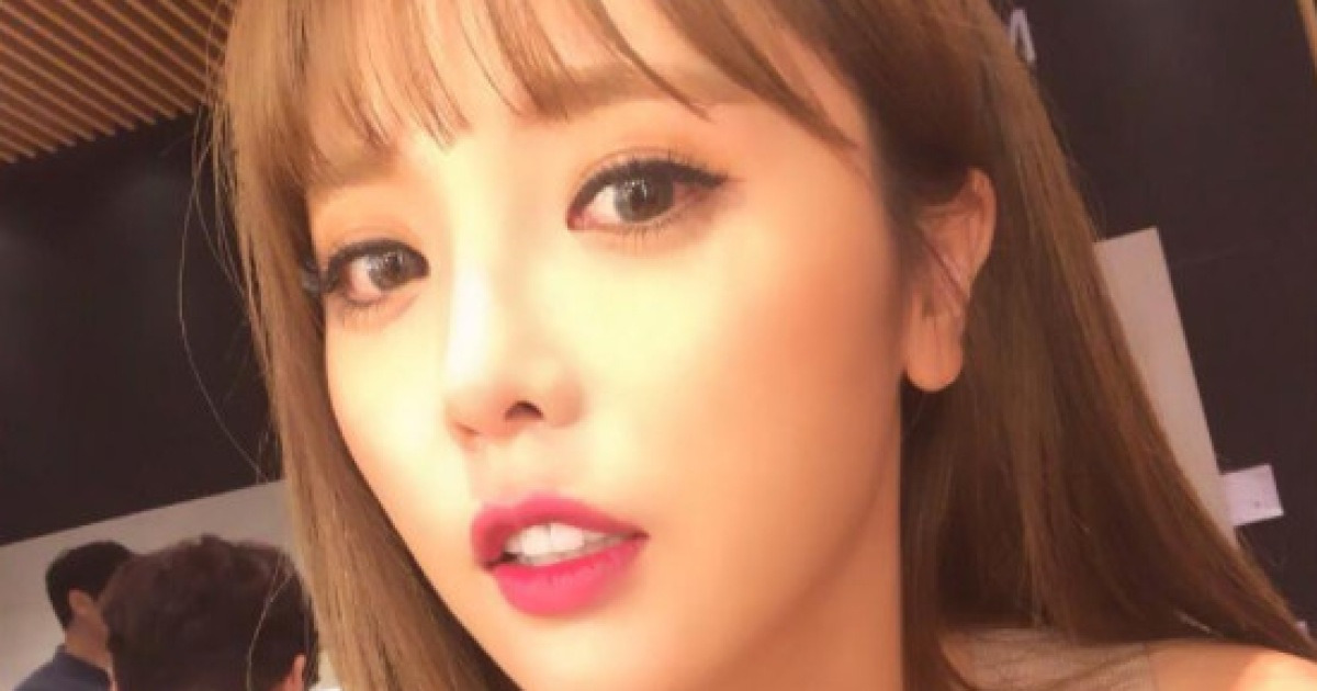 홍진영, 'SNL9' 본방을 부르는 미모 '아찔한 누드톤 의상'