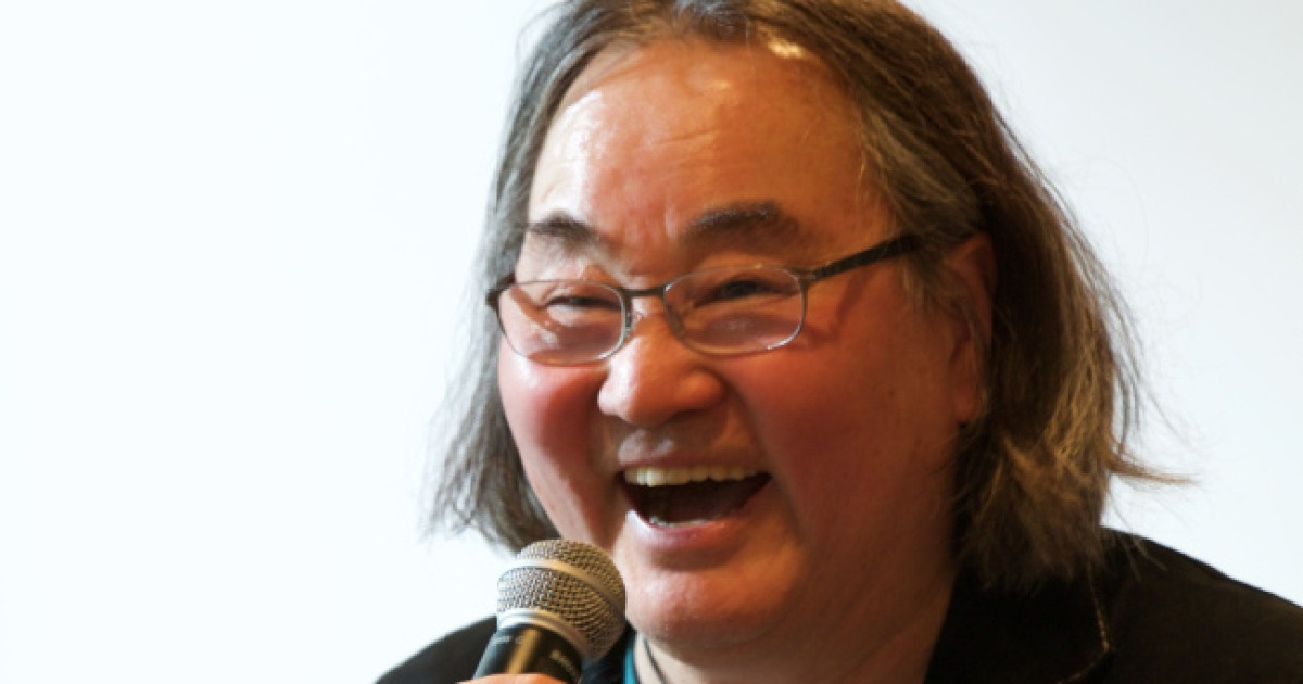 Folk legend looks back on 40 years in music