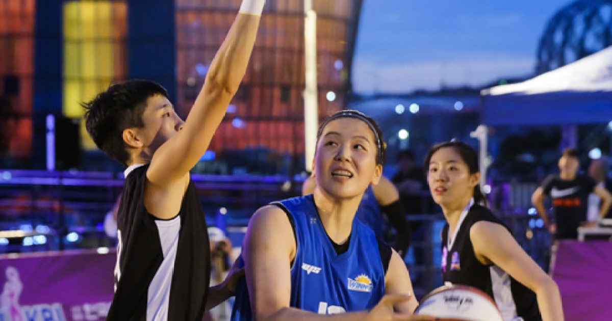 [JB포토] 슛 타이밍을 보는 KDB생명 김소담