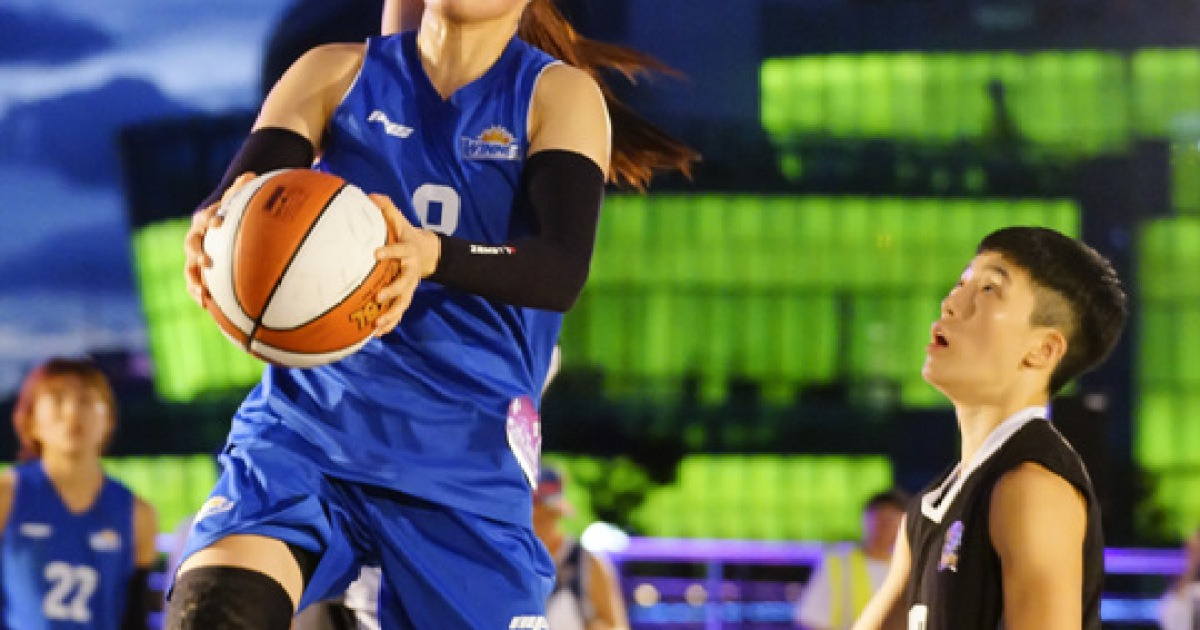 [JB포토] KDB생명 노현지 "눈 가리지마"