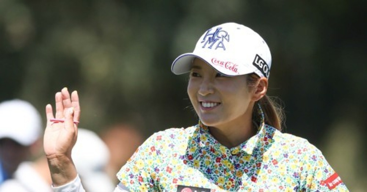 이보미, JLPGA투어 시즌 첫승 달성..통산 21승