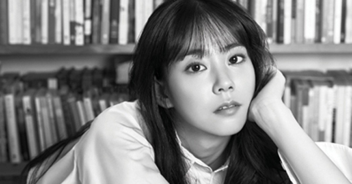 한승연 청춘시대2 앞두고 화보 촬영 평소 책 즐겨봐