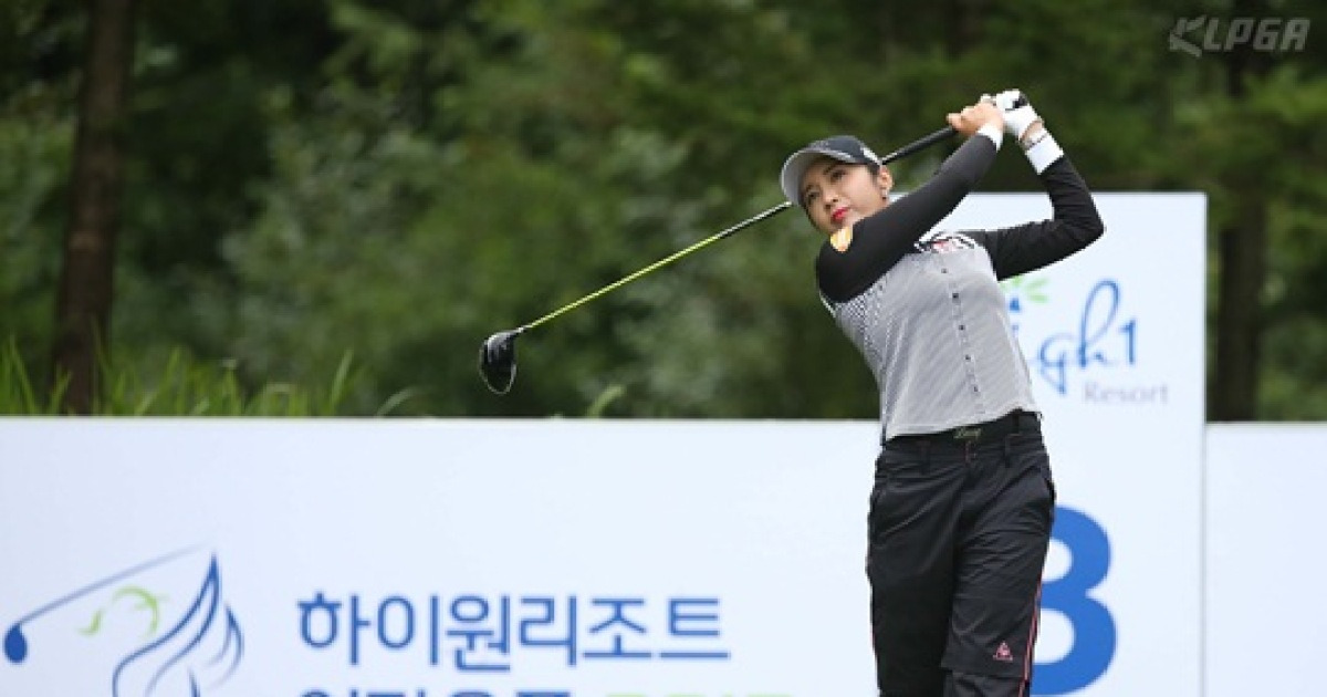 이보미, KLPGA 하이원 1R 공동 5위..기상악화로 9홀 마쳐