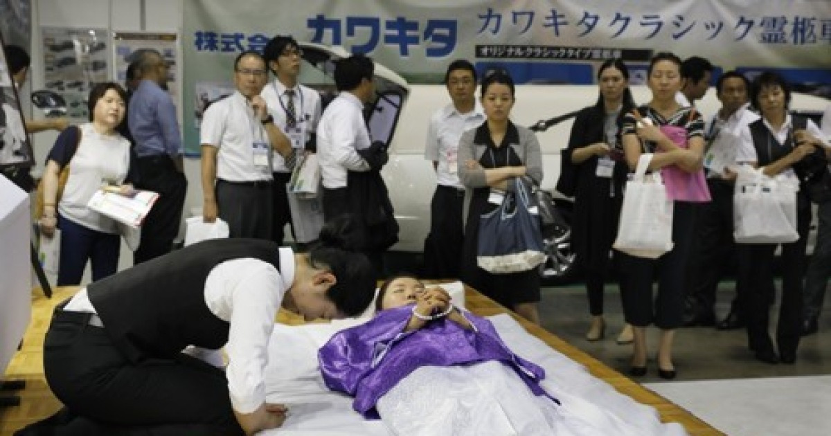 JAPAN CULTURE FUNERAL