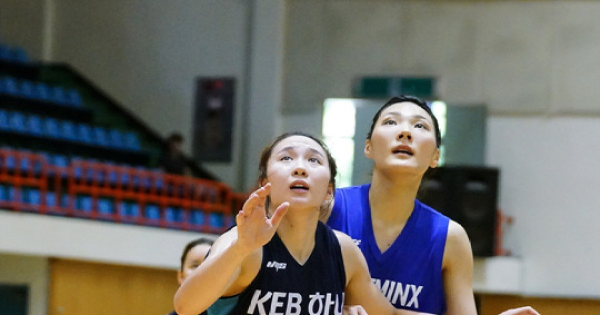 [JB포토] 박스아웃으로 골밑을 봉쇄하는 KEB 김단비