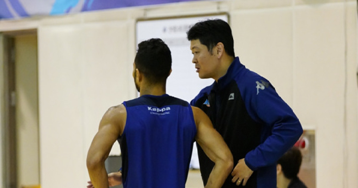 [JB포토] 개인 지시하는 KCC 추승균 감독