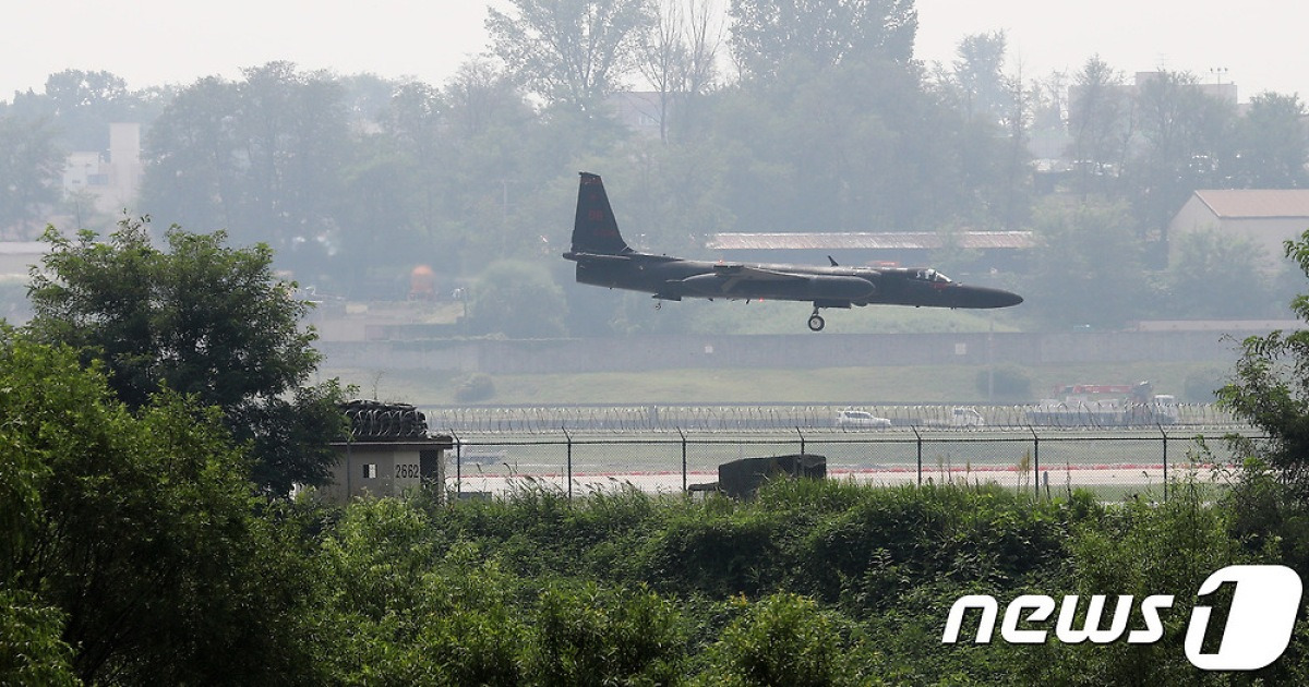 착륙하는 U-2 고고도 정찰기