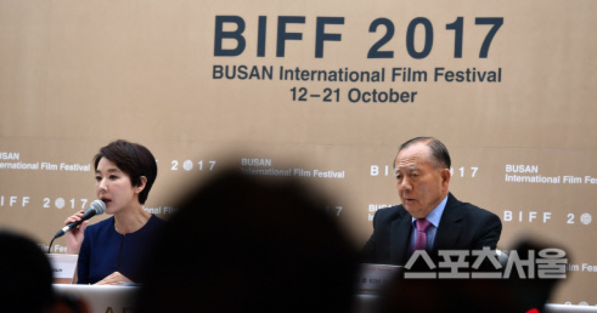 강수연 'BIFF 끝나면 사퇴 변함없어!'[SS포토]