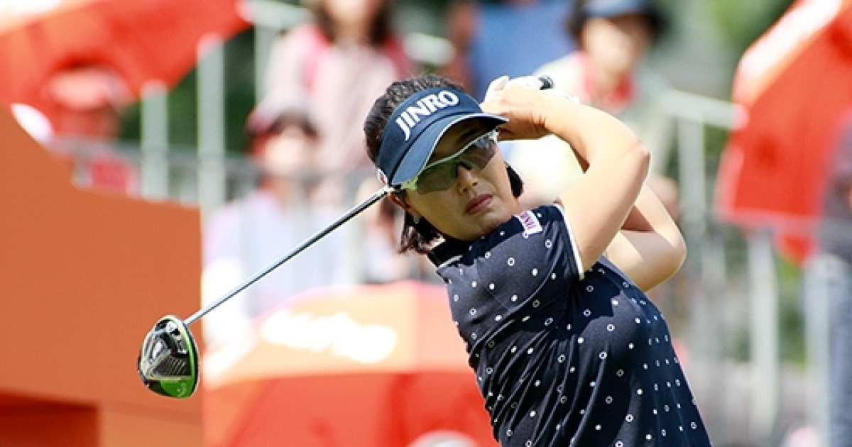 '노보기' 전미정, JLPGA 먼싱웨어 클래식 1R 단독선두 출발