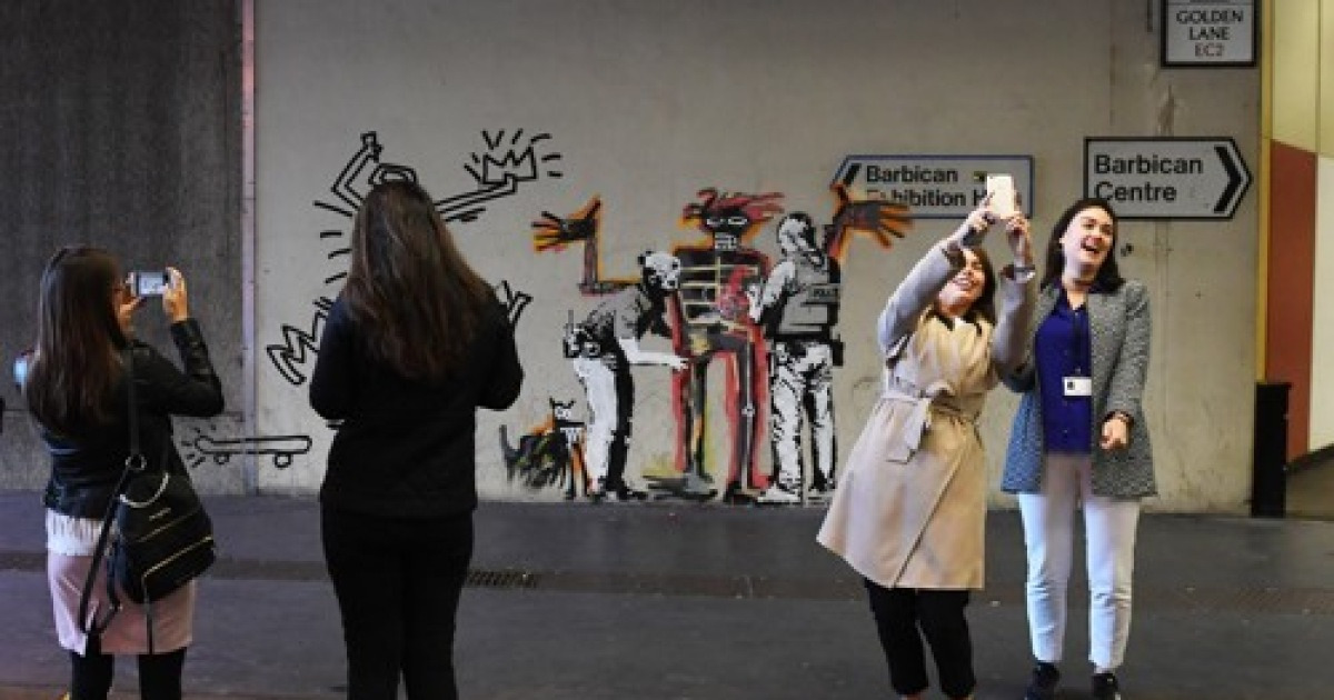 BRITAIN STREET ART BANKSY