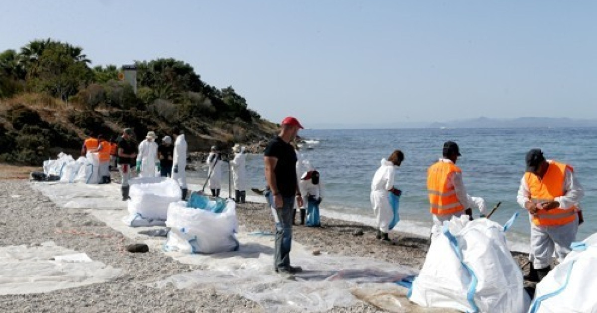 GREECE POLLUTION OIL SPILL