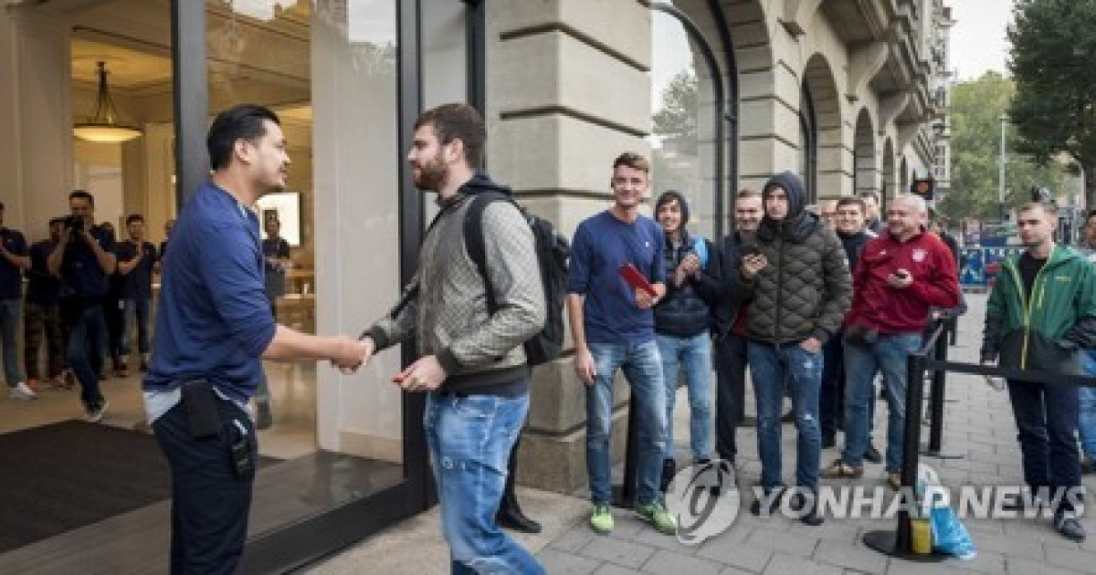 NETHERLANDS APPLE LAUNCH IPHONE