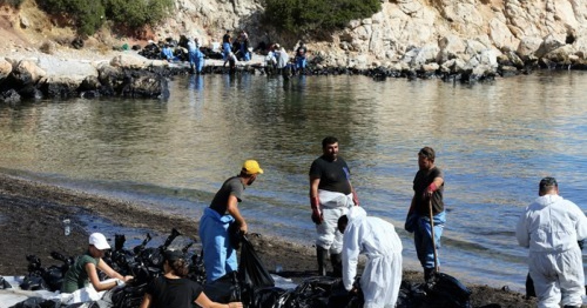 GREECE POLLUTION OIL SPILL