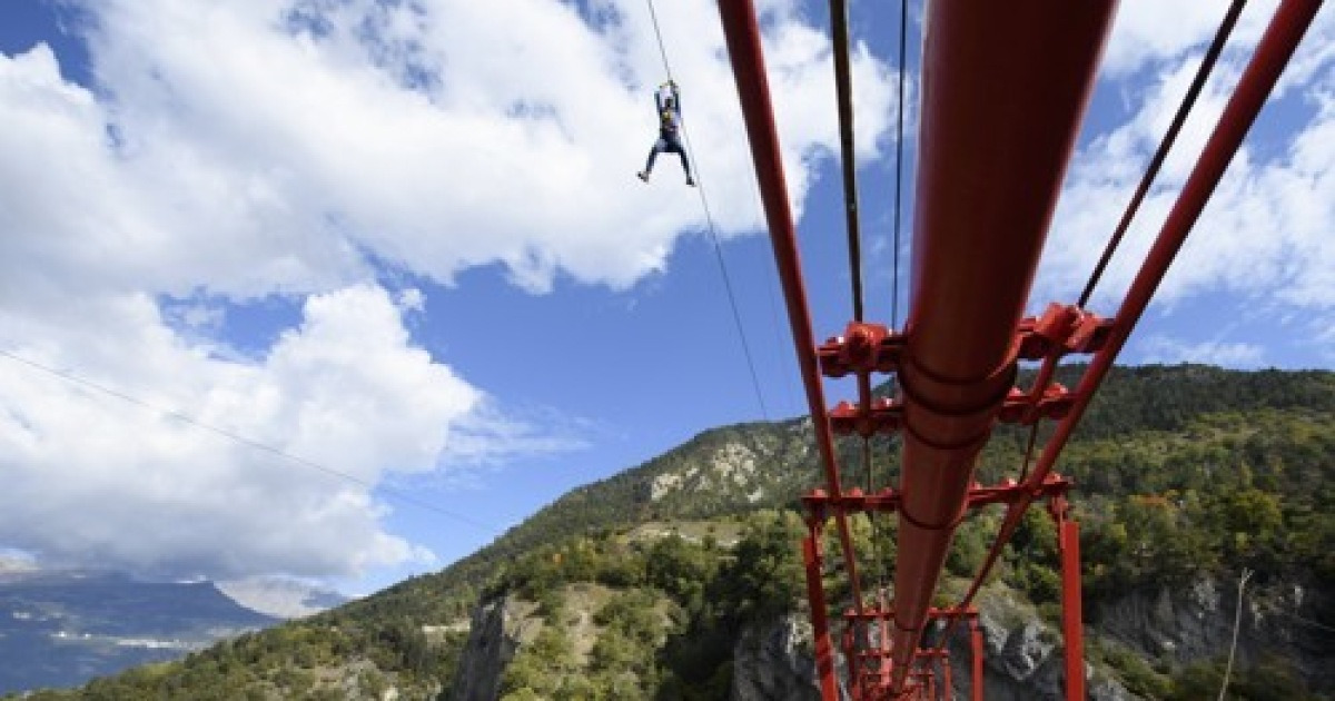 SWITZERLAND SPIDER BRIDGE BUNGEE JUMPING