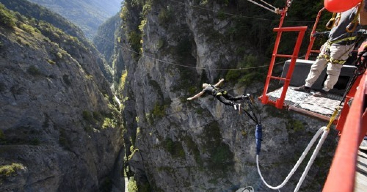 SWITZERLAND SPIDER BRIDGE BUNGEE JUMPING
