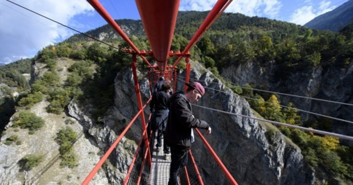 SWITZERLAND SPIDER BRIDGE BUNGEE JUMPING