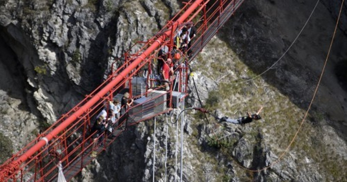 SWITZERLAND SPIDER BRIDGE BUNGEE JUMPING