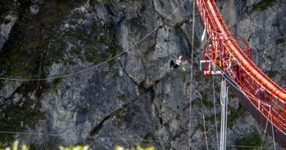 SWITZERLAND SPIDER BRIDGE BUNGEE JUMPING