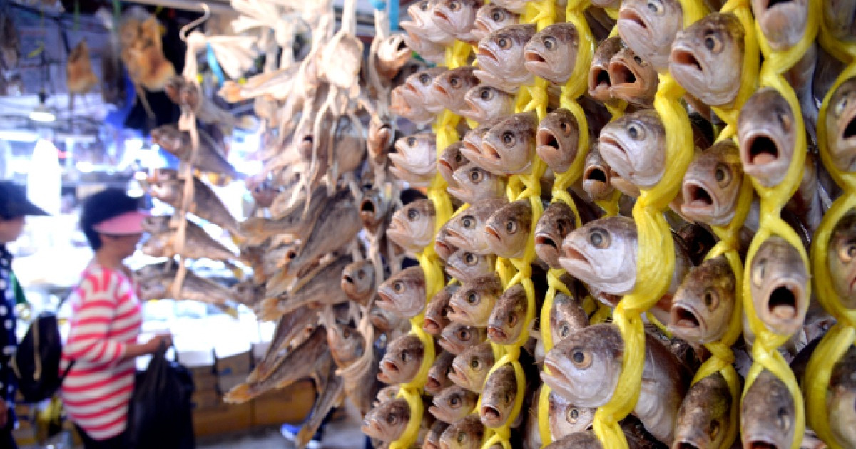 [Photo News] Traditional markets busy ahead of Chuseok