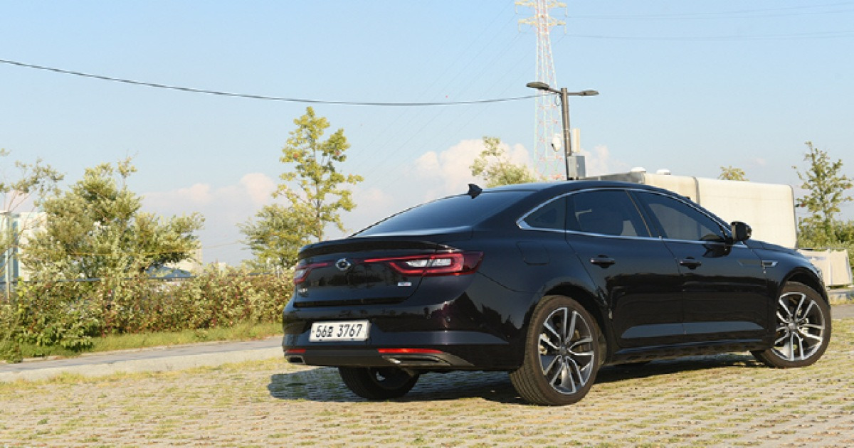 [포토] 와이드한 감성이 돋보이는 르노삼성 SM6 TCe 아메시스트 블랙