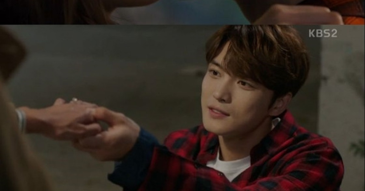 밤TView]'맨홀' 김재중♥유이, 결혼 골인..키스로 해피엔딩