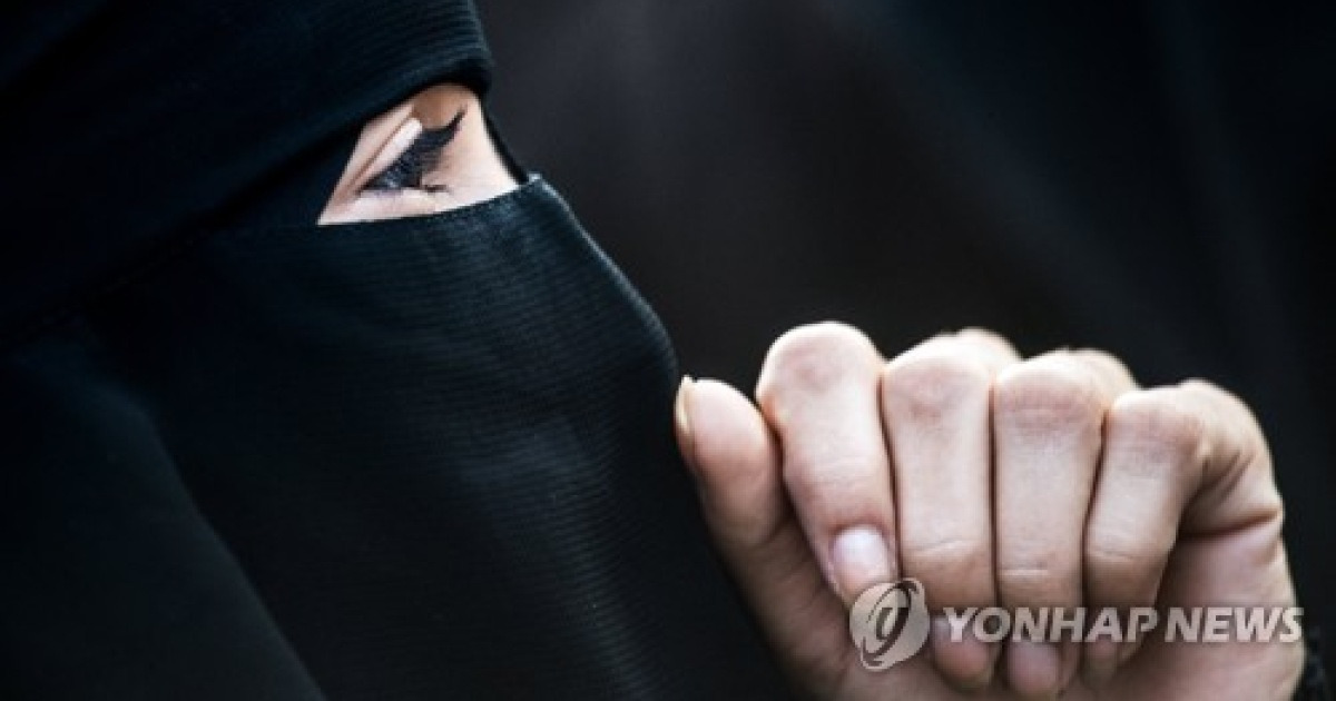 epaselect AUSTRIA PROTEST FACE VEIL BAN
