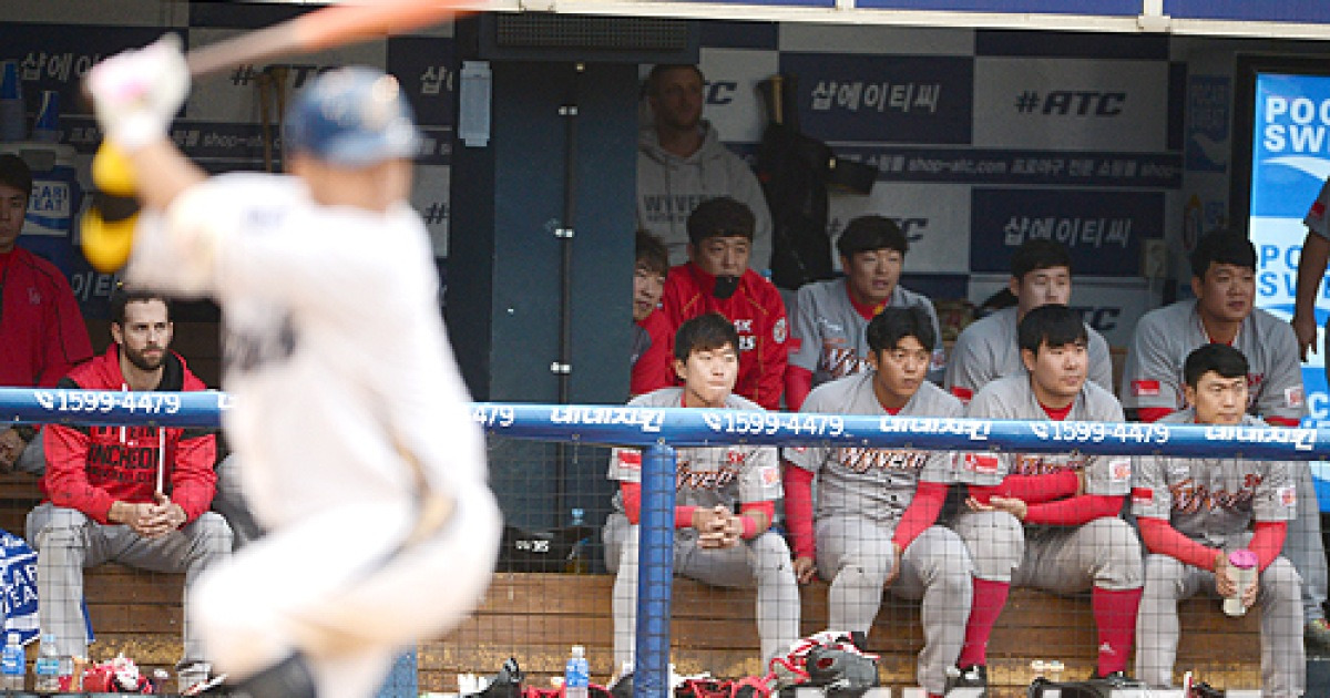 [WC1] 켈리 이후가 아쉬웠던 계투..SK, '내일'은 없었다