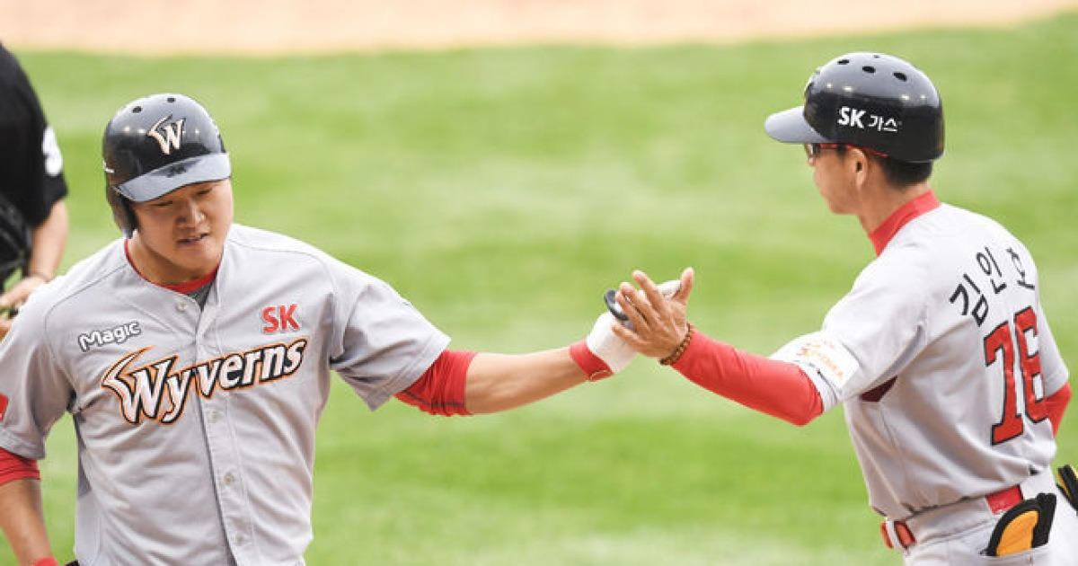 [WC1] SK 정진기, PS 첫 타석 홈런포 폭발