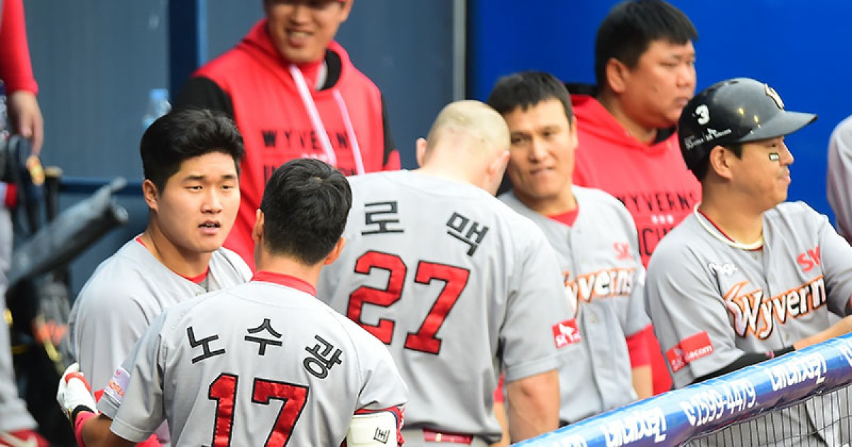 [WC1] '교체 투입' SK 정진기, 맨쉽 상대 추격의 솔로포