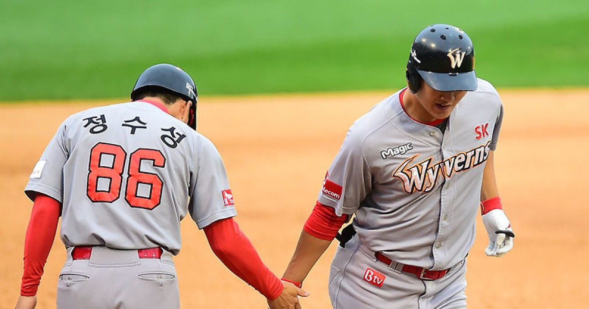 [WC1] SK 정진기, PS 데뷔전서 연타석 홈런 폭발!