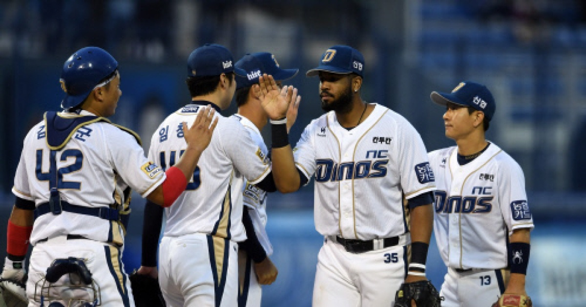 [SS포토]NC, SK 잡고 롯데와 준플레이오프