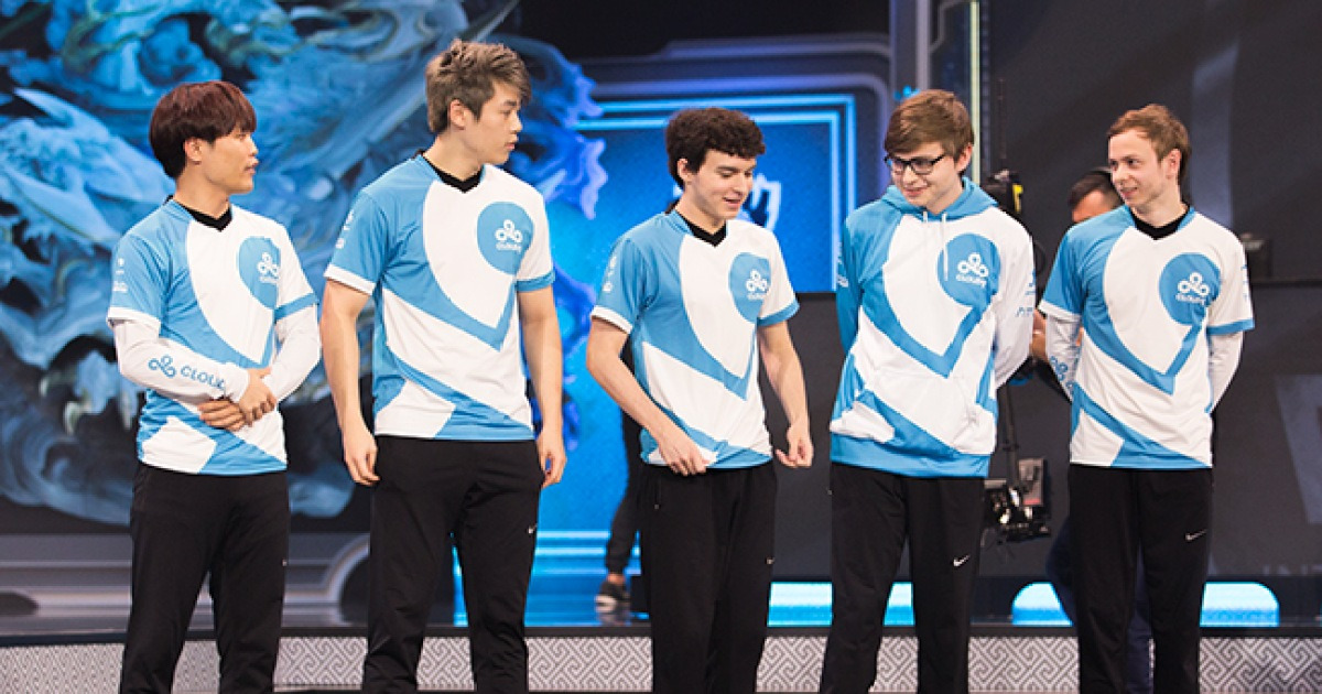 [롤드컵 포토] EDG 꺾고 인사 나선 C9