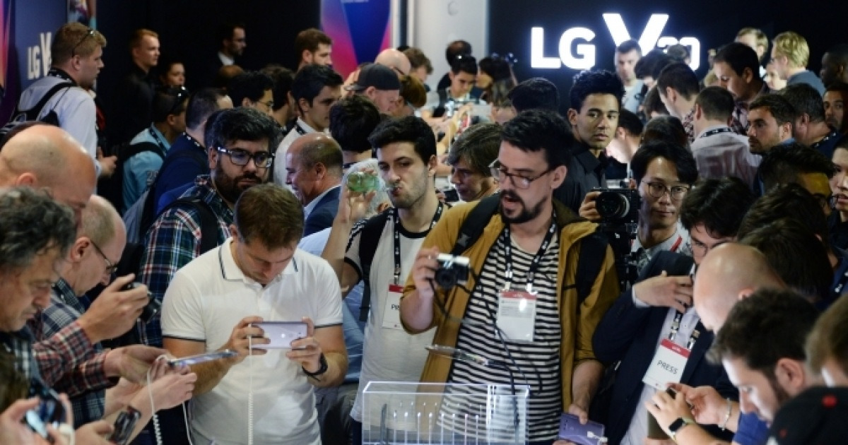 "LG전자, 폰 일회성 비용 빼면 3Q 호실적"